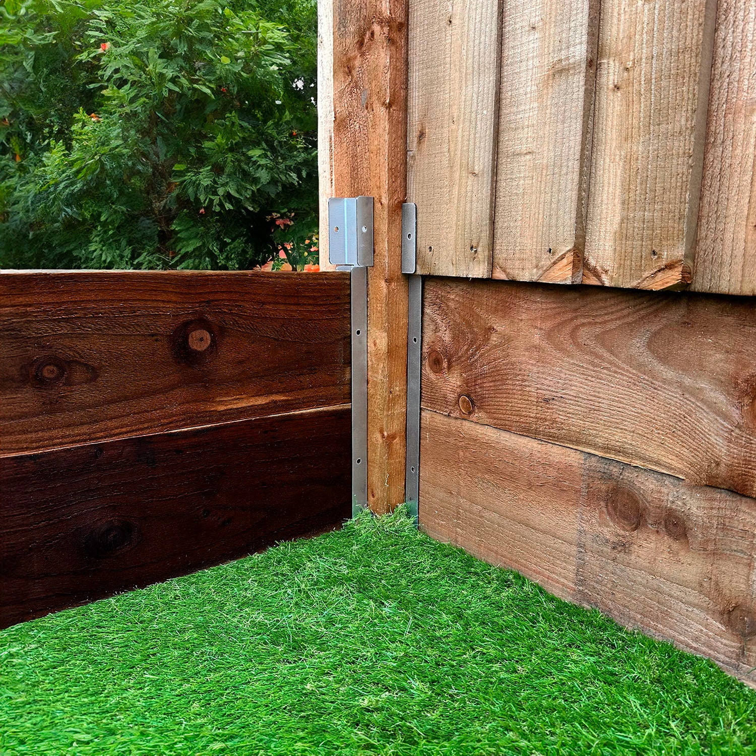 FenceEasy Double-Height Gravel Board & Fence Panel Clip Combo Brackets ...