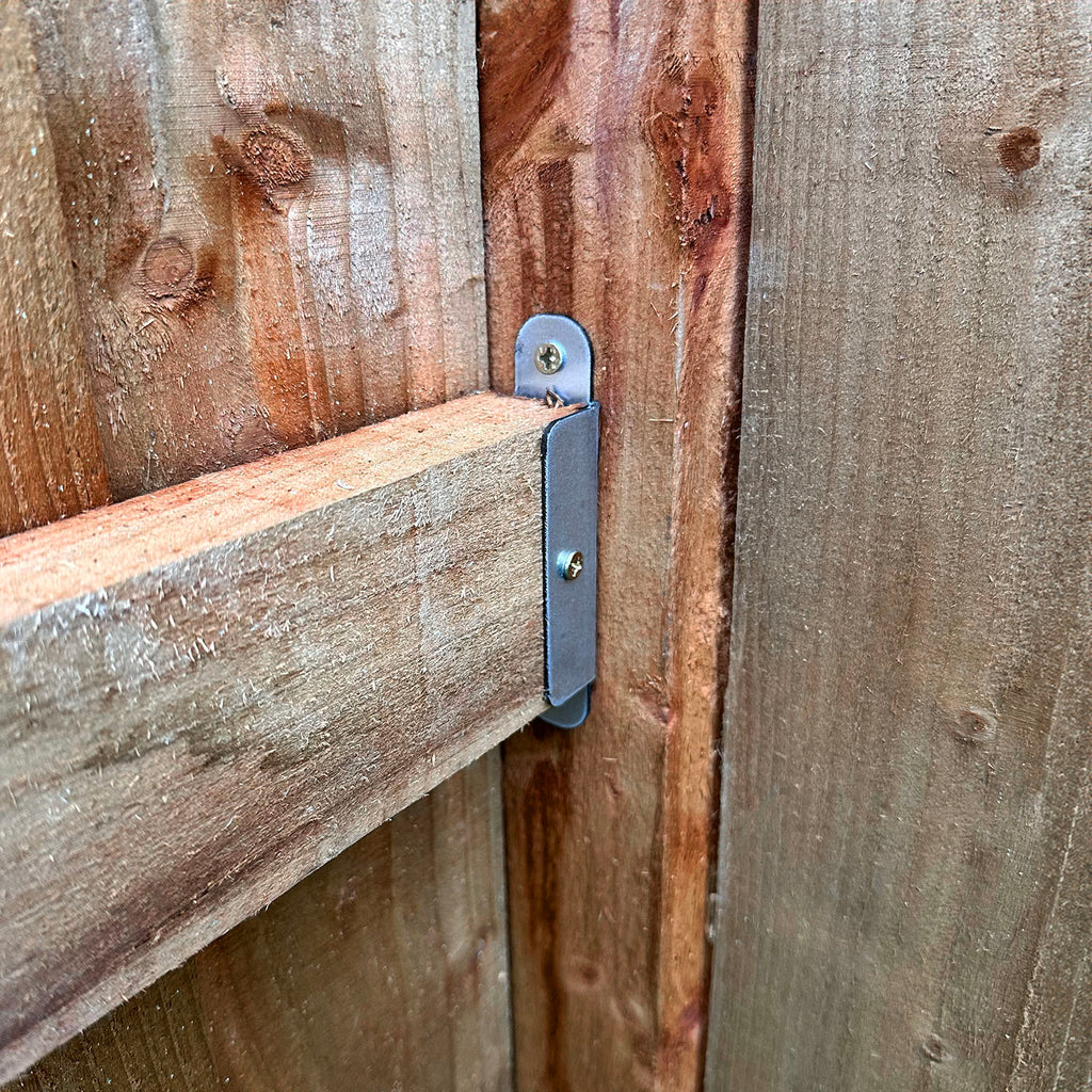 Fence Panel Clip - One-Sided, Invisible Appearance