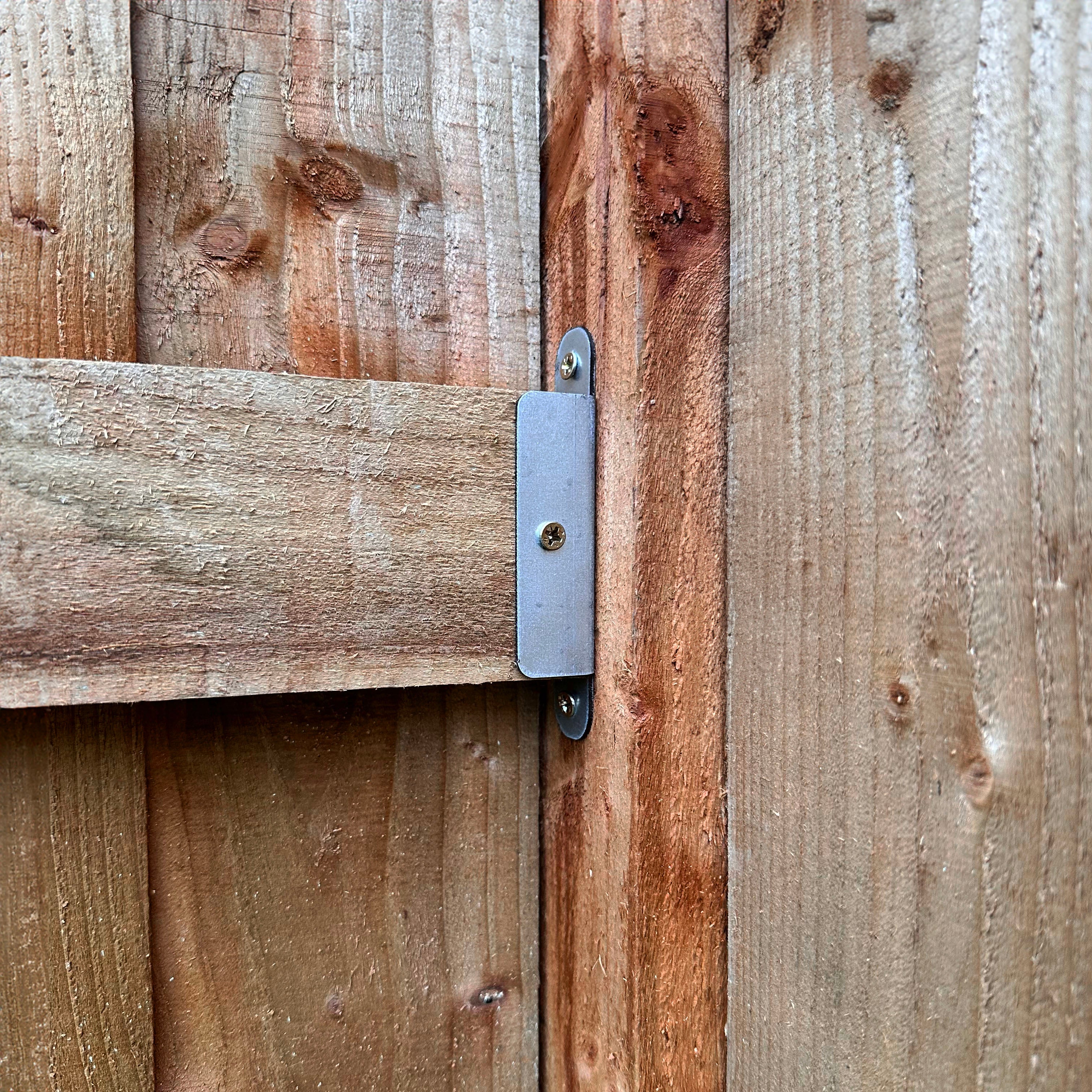 Fence Panel Clip - One-Sided, Invisible Appearance