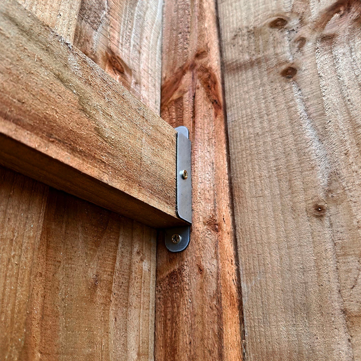 Fence Panel Clip - One-Sided, Invisible Appearance