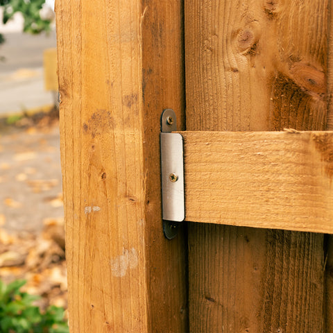 Fence Panel Clip - One-Sided, Invisible Appearance