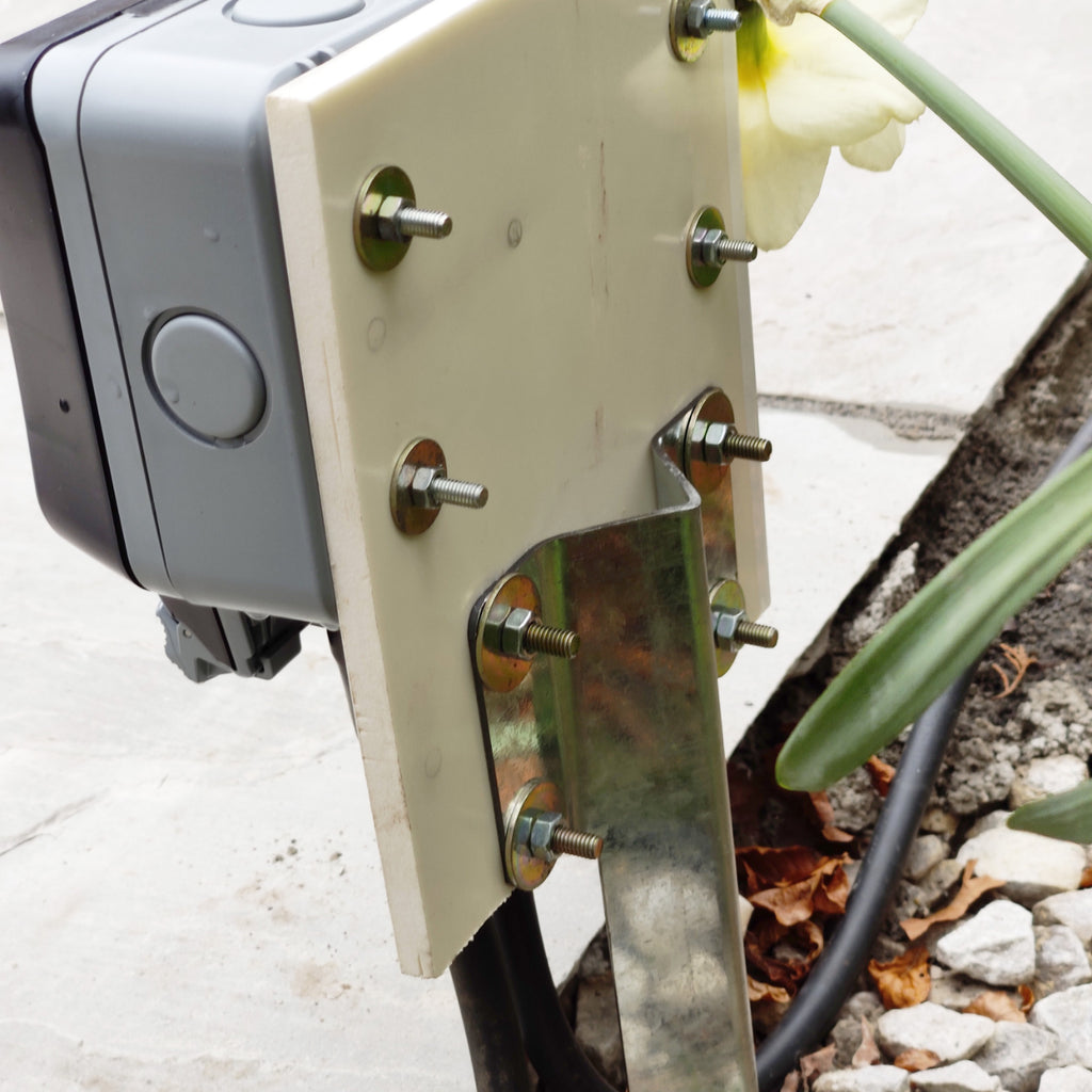 Outdoor Plug Stake - Easily Install Plug Sockets Outdoors